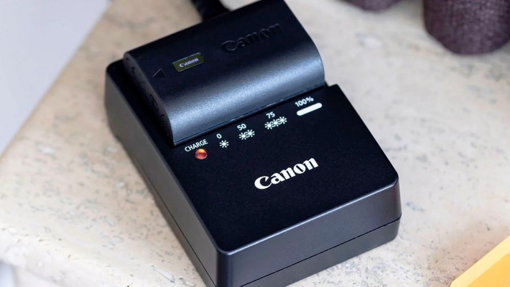 Hướng dẫn cách sạc pin máy ảnh Canon chuẩn nhất